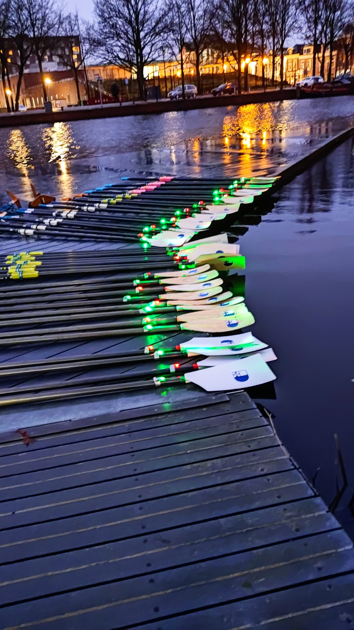 Winterwelvaart Lichtjestocht (meer foto's) - Kon. Gron. Roeivereniging ...